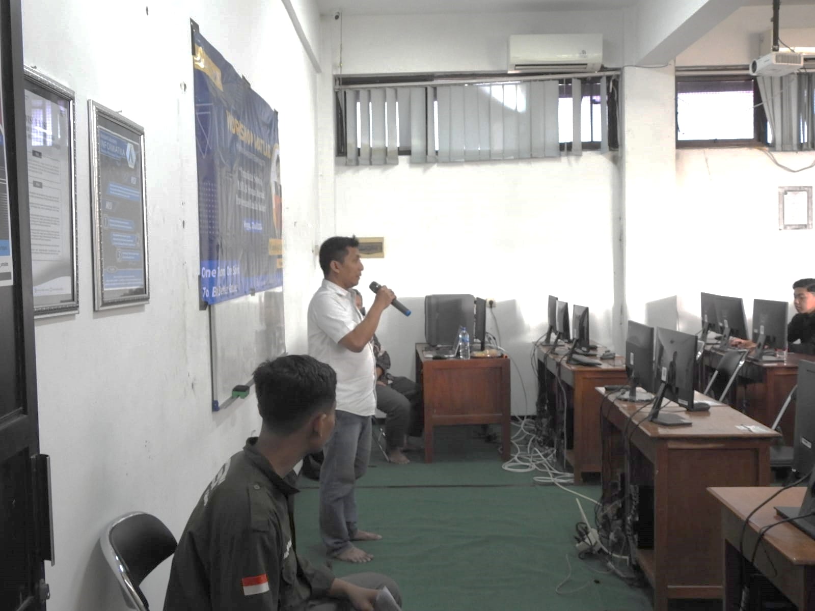 Himpunan Mahasiswa Teknik Industri Sukses Melaksanakan Workshop Matlab